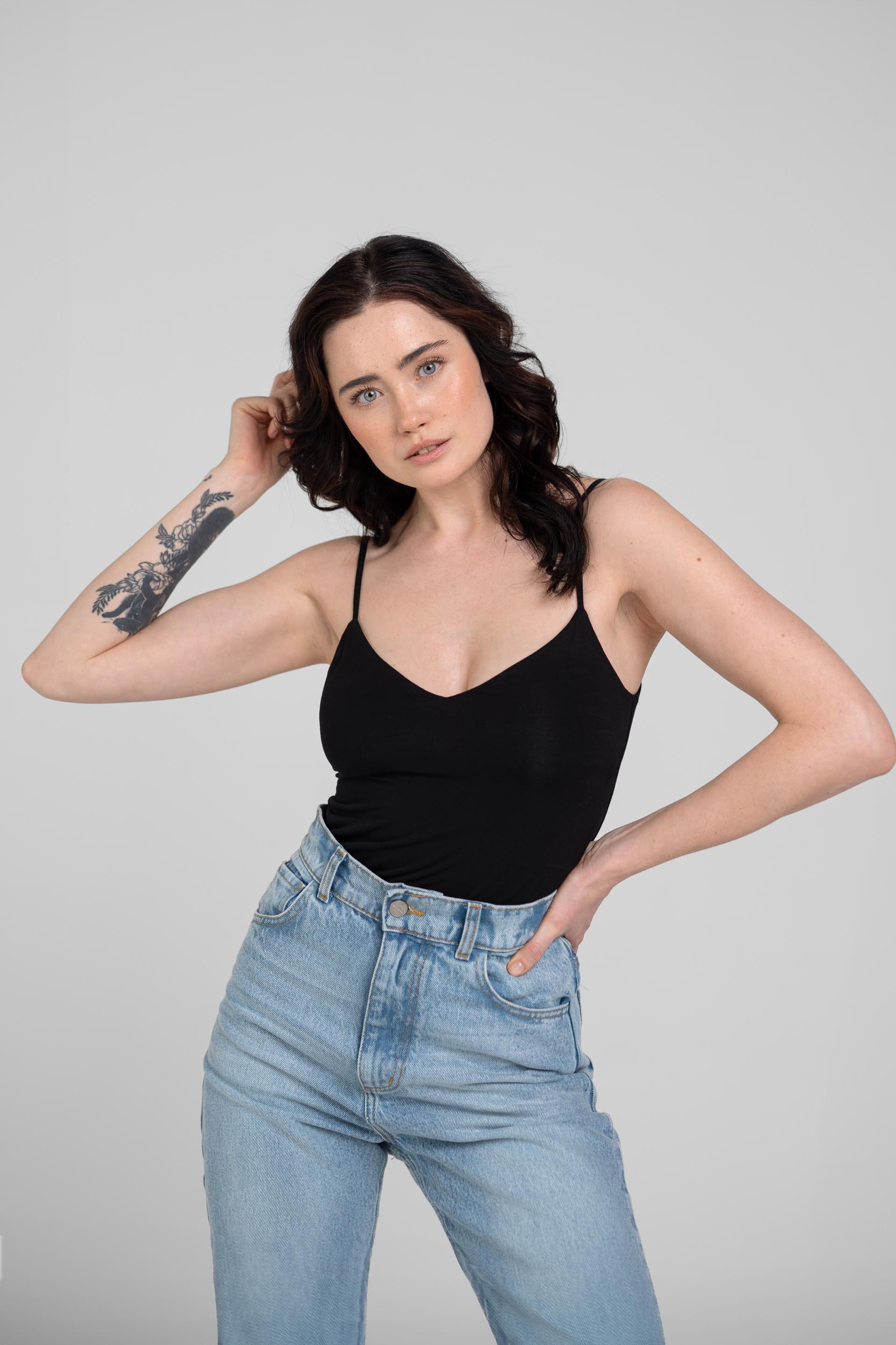 Czarny Top Damski na Ramiączkach VISSO BLACK | Sklep Online Naree