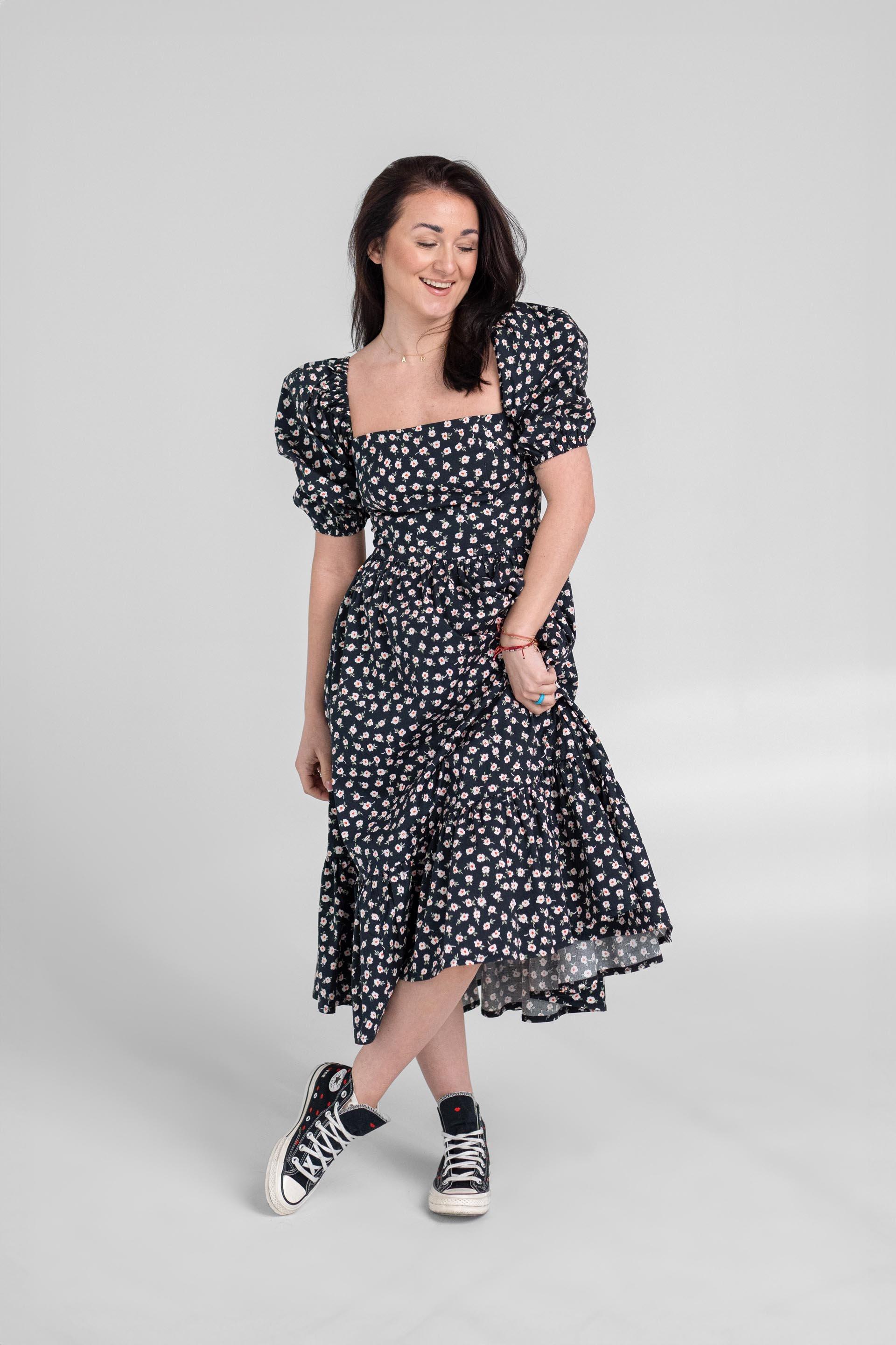 Romantyczna Sukienka Dekolt Karo w Kwiaty MILA PICCOLO BELLO | Sklep Naree